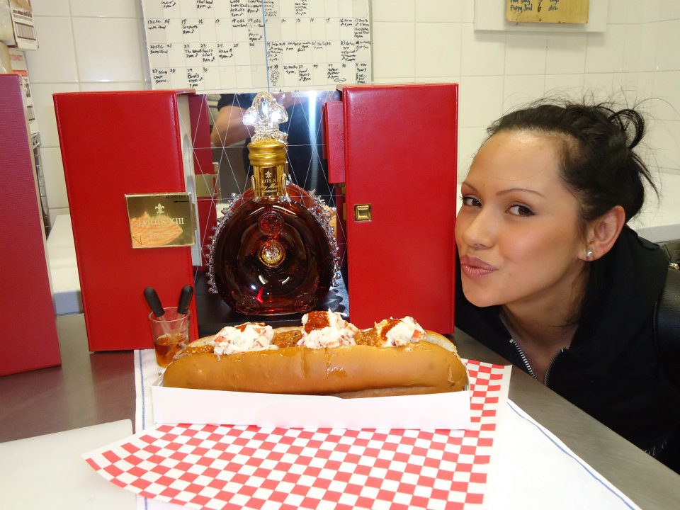 Most Expensive Hot Dog: $100 "Dragon Dog" sets world record (HD Video)