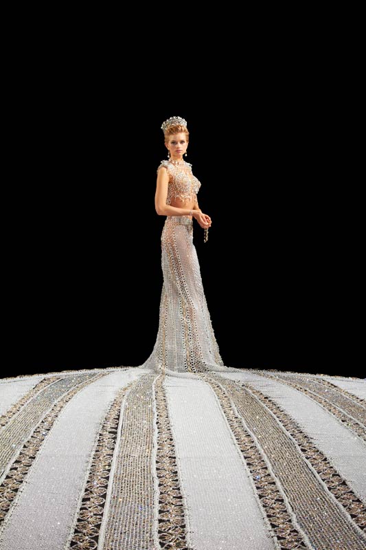 Largest Beaded Wedding Dress: Gail Be breaks Guinness World Records ...